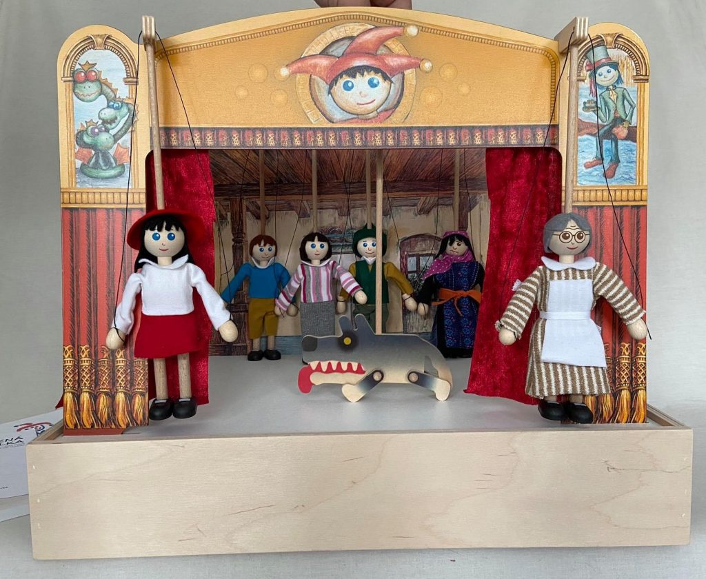 Perfect Wooden Theatre + 7 puppets | AxaMarionettes
